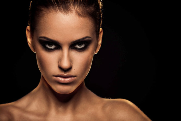 How to add a rim light to a photo in Photoshop - PhotoshopCAFE